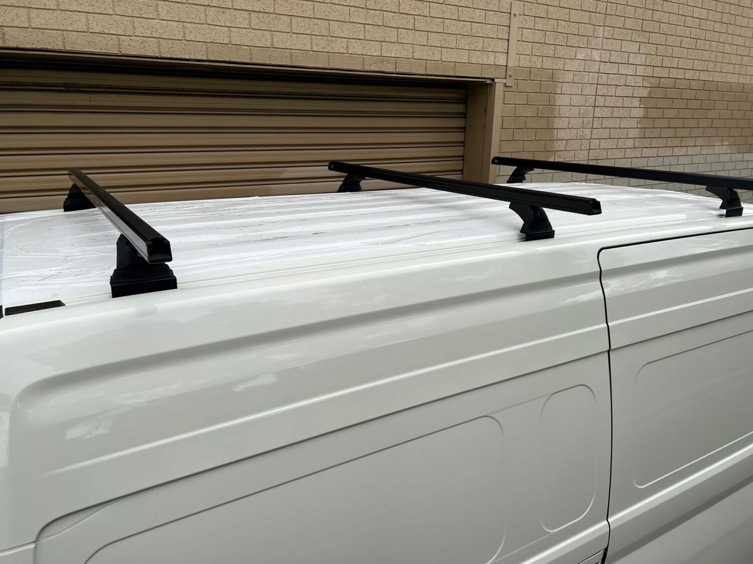 Toyota Hiace SLWB Gen6 06/2019on Rhino-Rack Black Roof racks (3 Bar ...