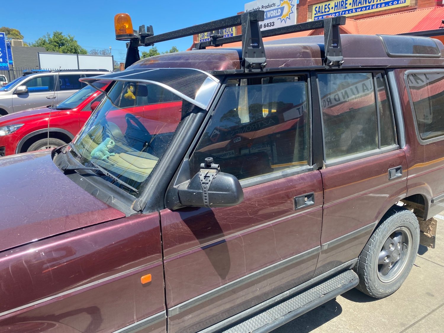 Land Rover Discovery 1 & 2 Mesh Windscreen Sunvisor - Roof Rack World