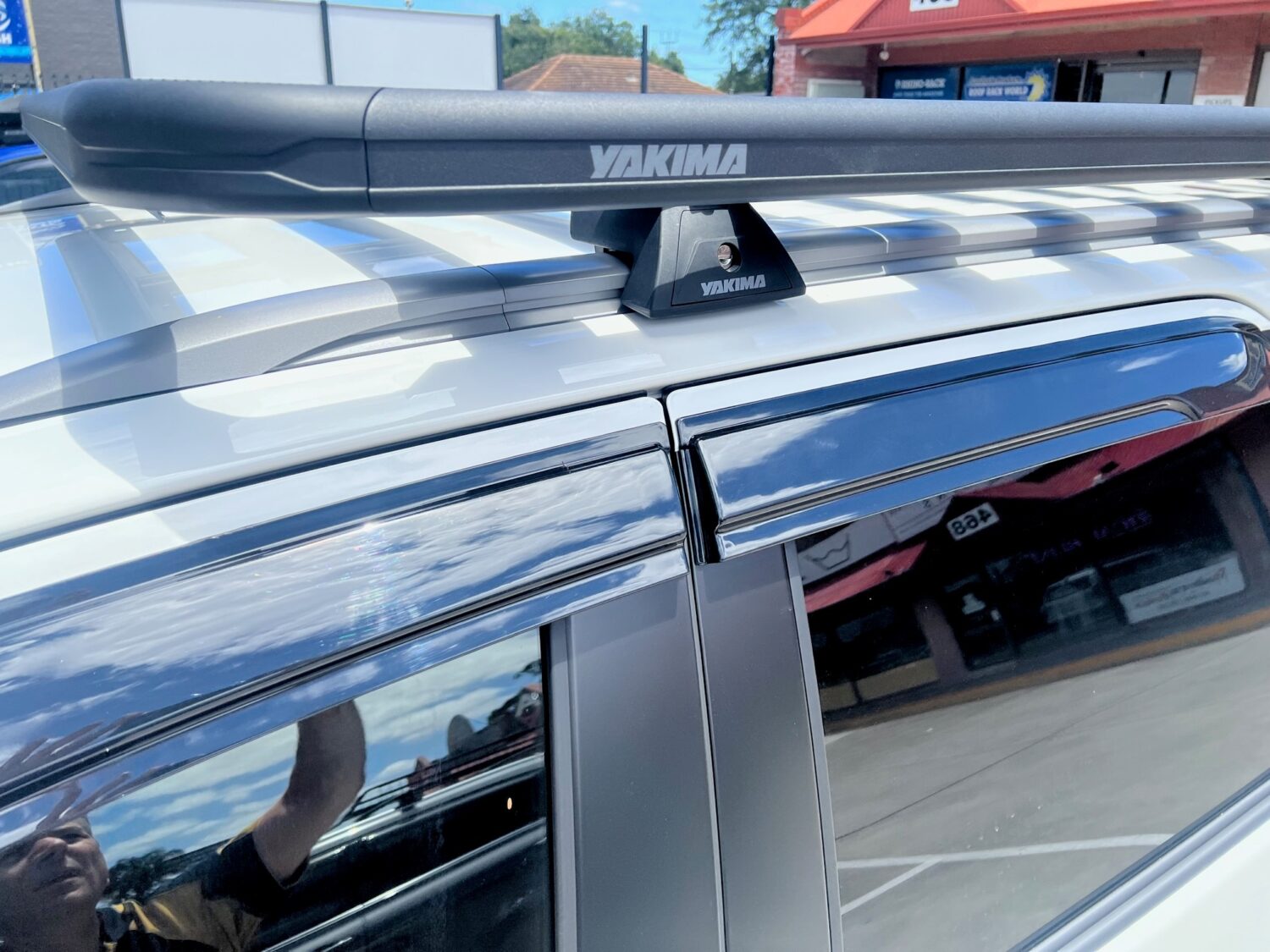 Toyota Fortuner GXL / Crusade With Flush Rails 11/15on Yakima Lock'n ...