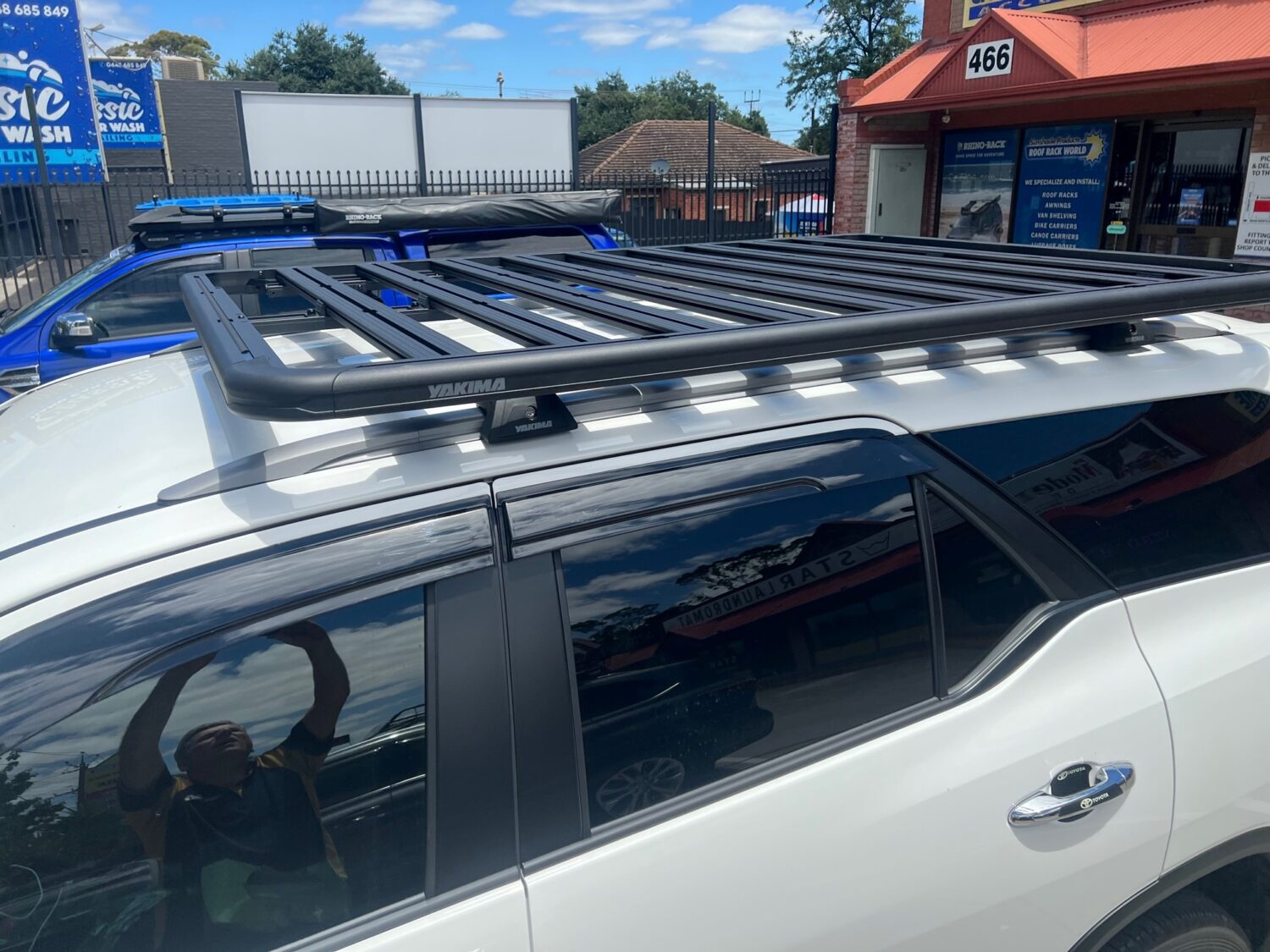 Toyota Fortuner GXL / Crusade With Flush Rails 11/15on Yakima Lock'n ...