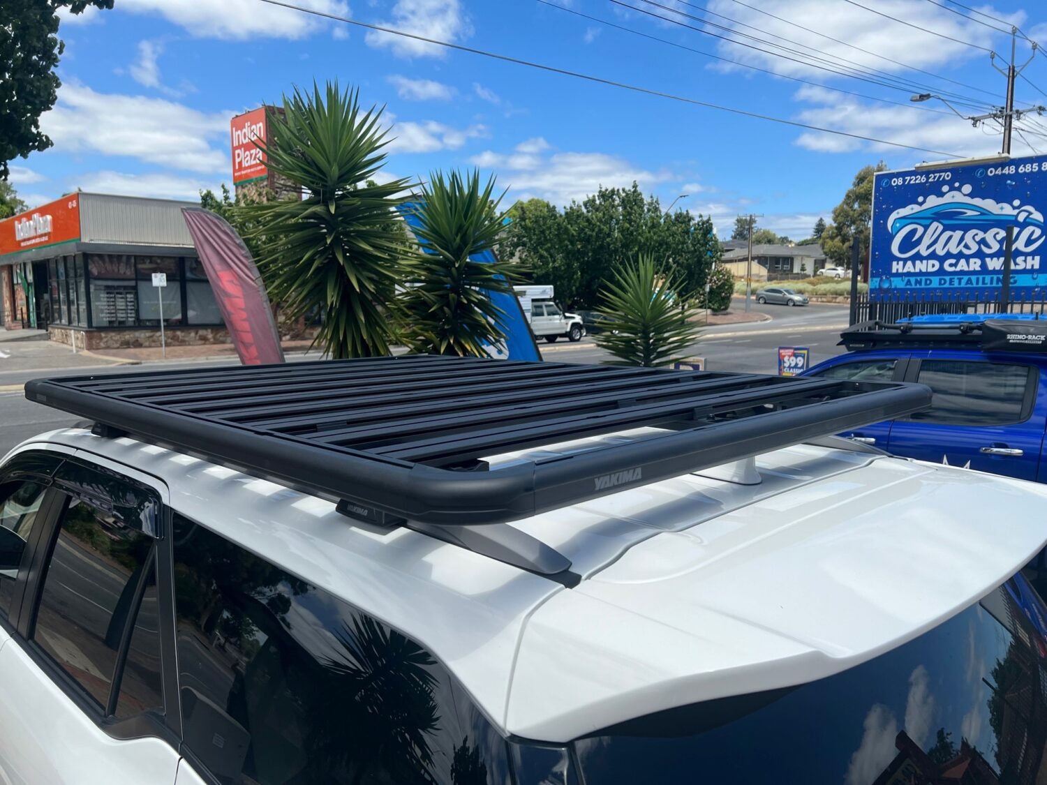 Toyota Fortuner GXL / Crusade With Flush Rails 11/15on Yakima Lock'n ...