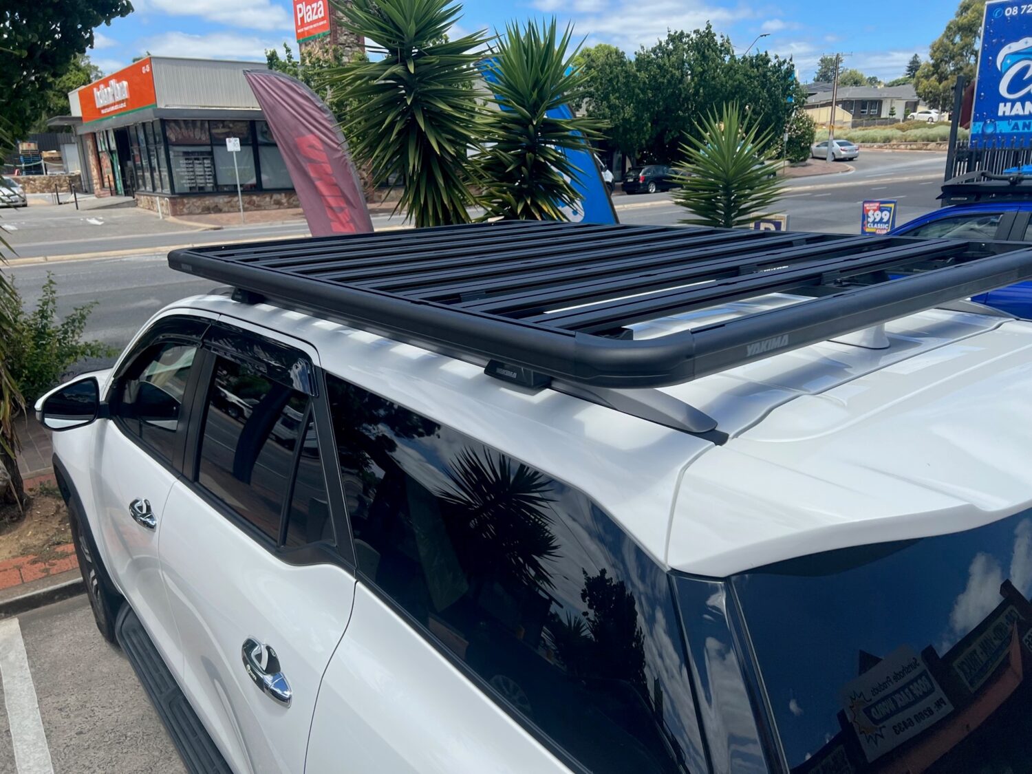 Toyota Fortuner GXL / Crusade With Flush Rails 11/15on Yakima Lock'n ...