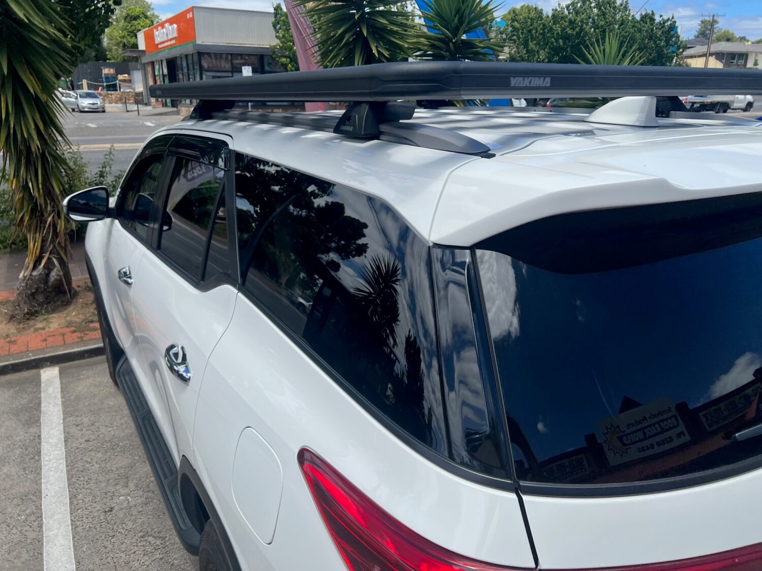 Toyota Fortuner GXL / Crusade With Flush Rails 11/15on Yakima Lock'n ...