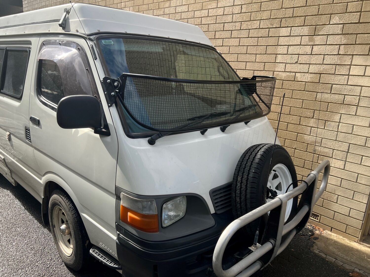 Toyota Hiace (1989 - 2005) LWB & Commuter Bus Black Windscreen Stone ...