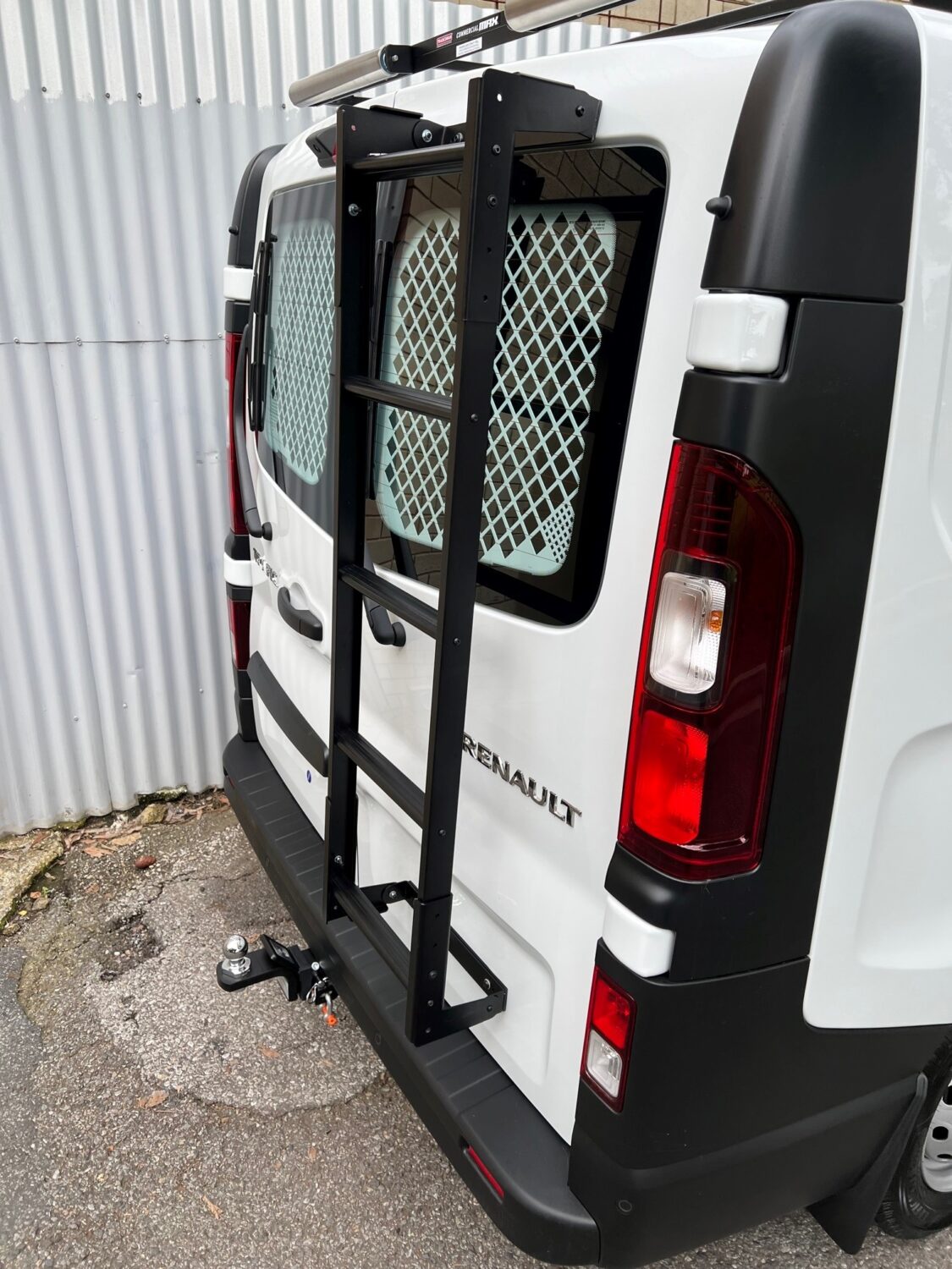 Front Runner LADD018 Universal Short (5 steps 1480mm) Rear Door Ladder ...